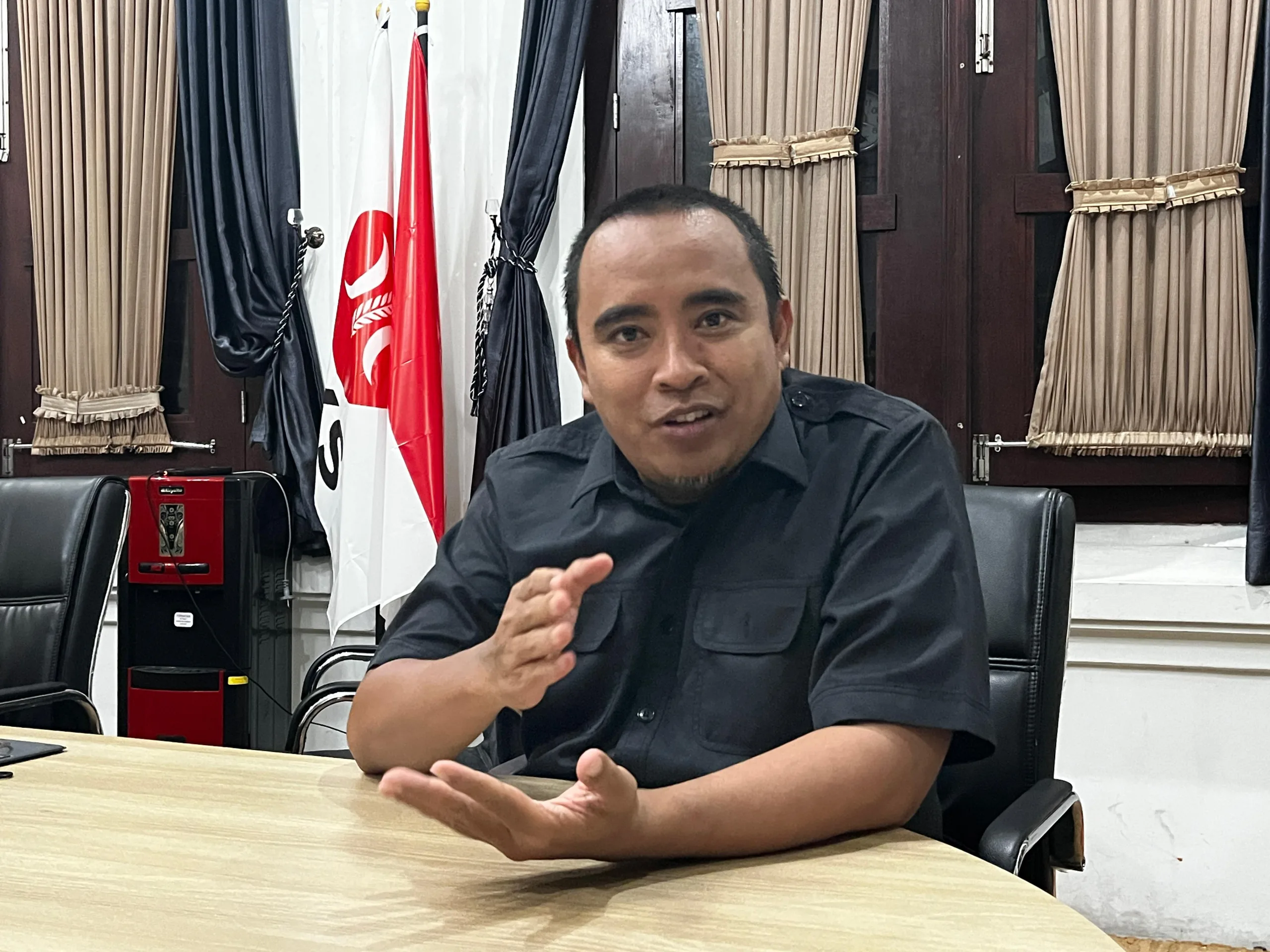 Randra Masdrajad Safaat, Soroti Pagar TPU Yang Nyaris Ambrol dan ...